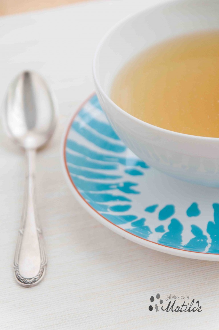 Caldo de pollo casero | Galletas para matilde